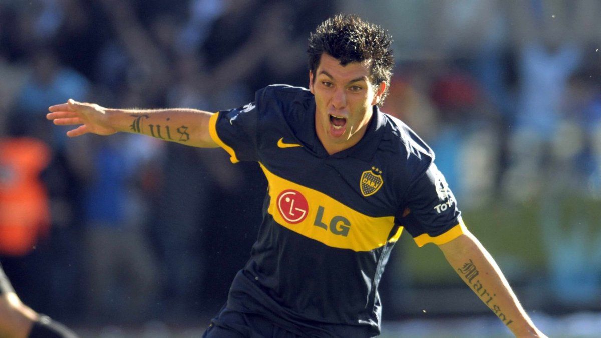 Riquelme va por Gary Medel: ¿vuelve a Boca en este mercado de pases?