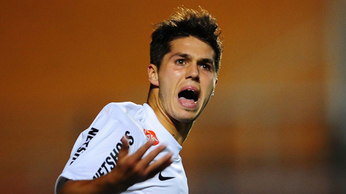 Espectacular gol de taco de Patito Rodríguez en el Santos