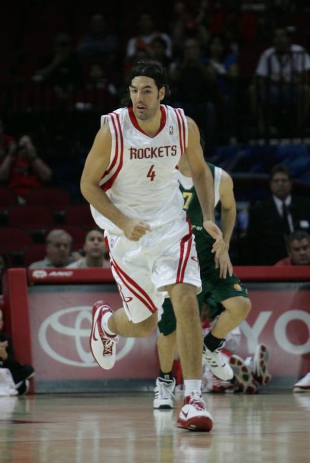 Otra buena labor de Luis Scola en la derrota de Houston Rockets