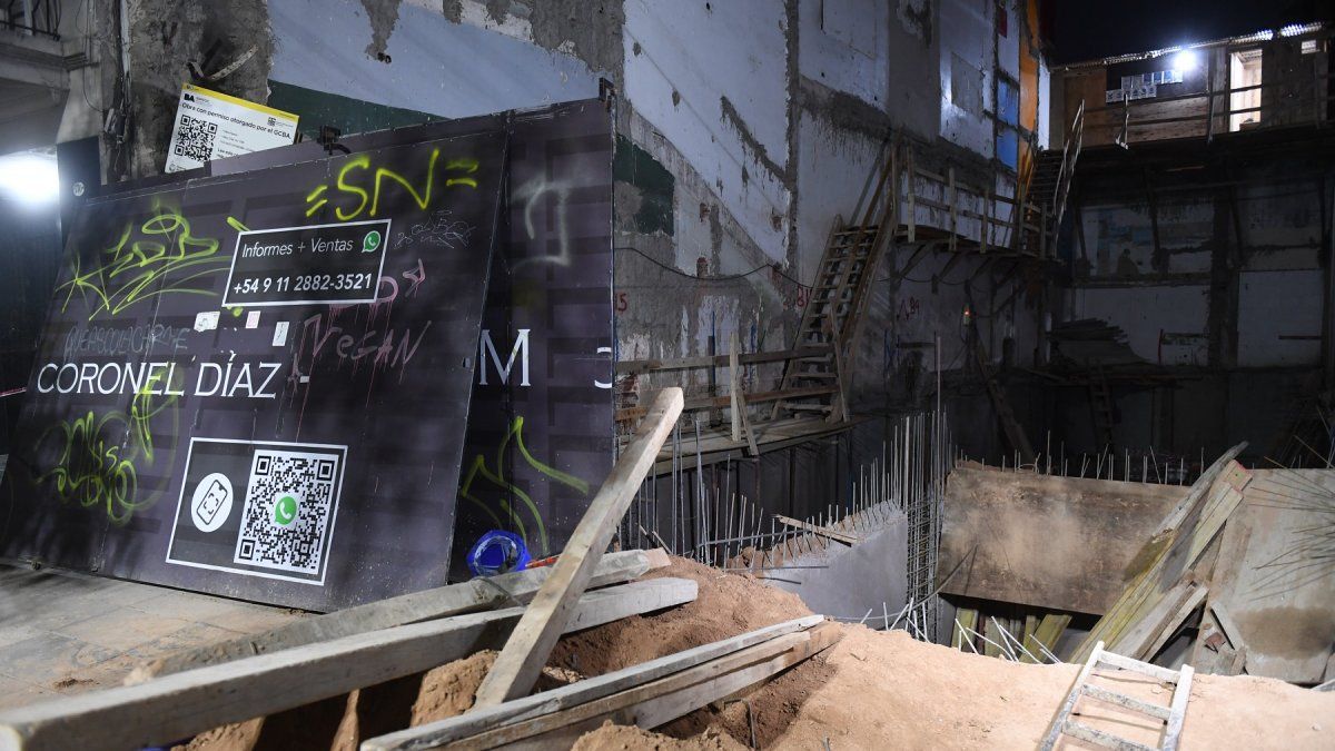 Derrumbe en Palermo: rescataron a un obrero atrapado bajo escombros