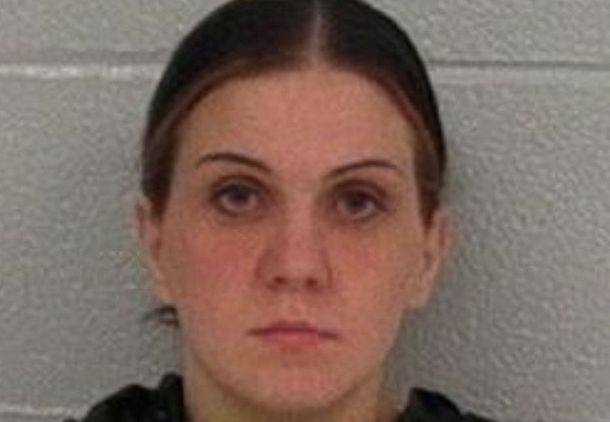 Detienen a una maestra por masturbarse frente a sus alumnos