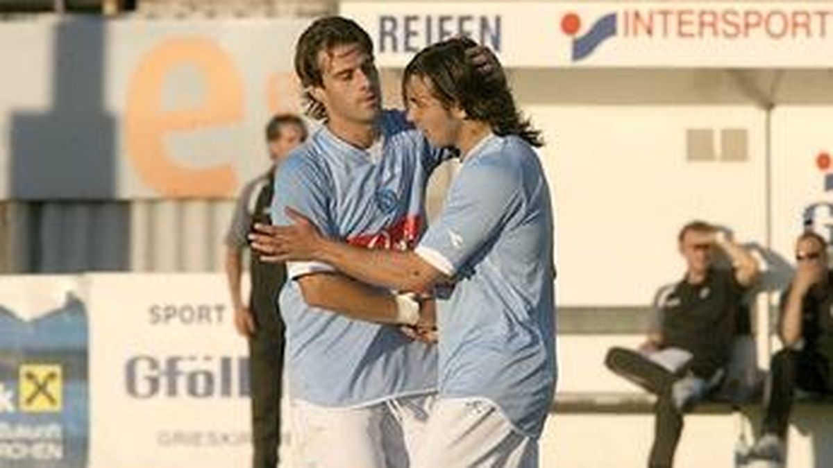 Lavezzi hace brillar al Nápoli