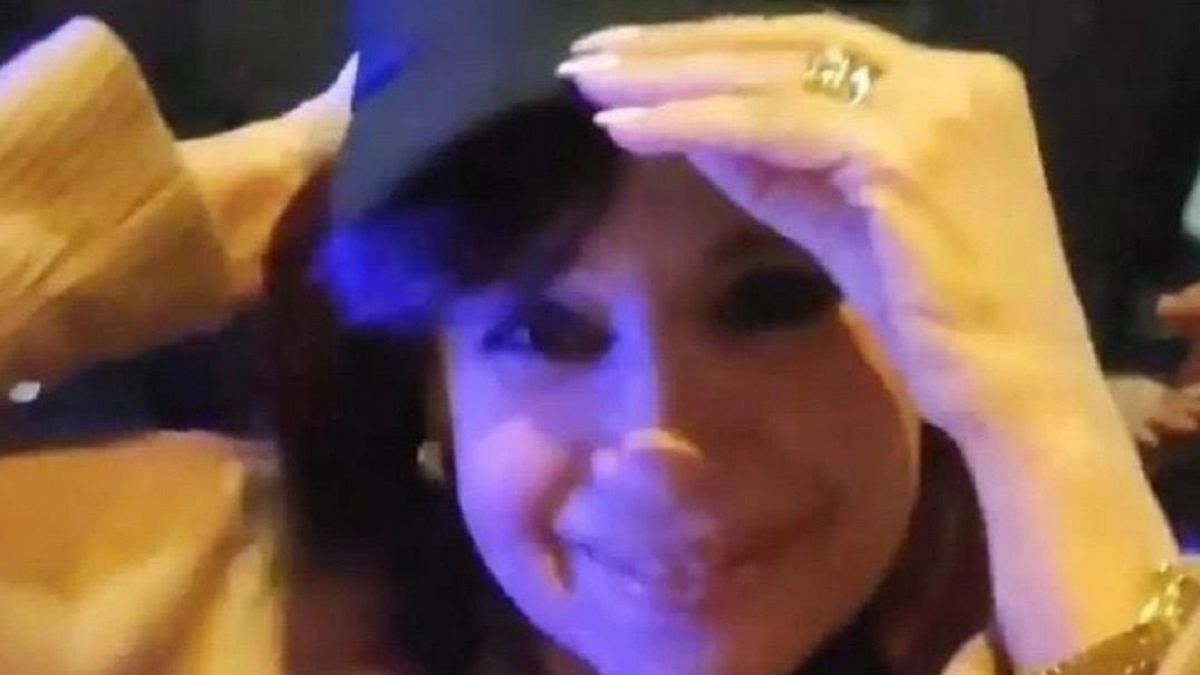 Cristina Kirchner usó una gorra con la leyenda CFK 2023