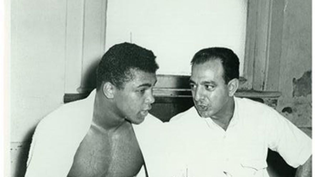 Murió el coach de Alí