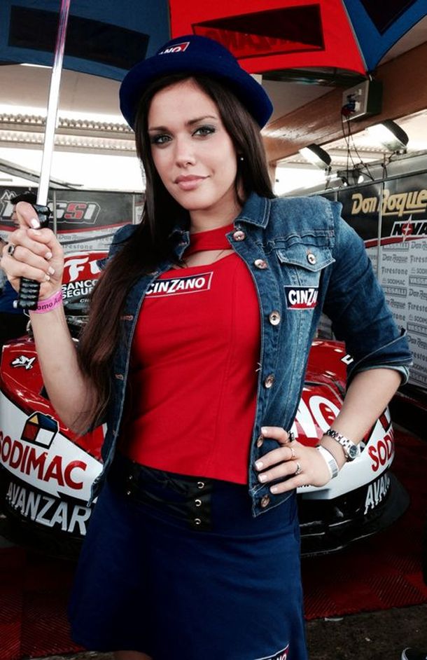 Las promotoras más lindas calientan la pista del Turismo Carretera en ...