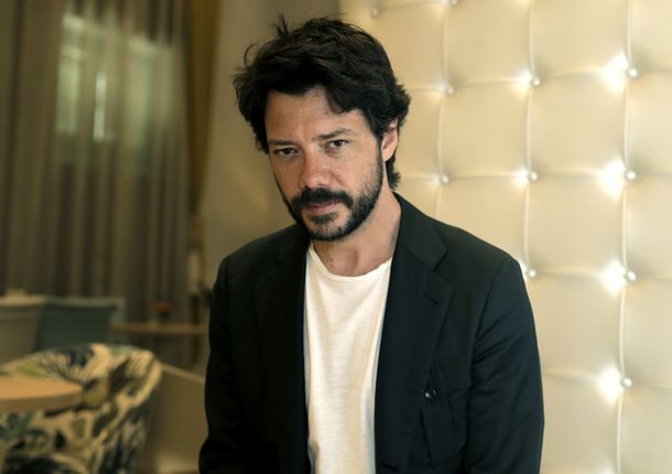 Netflix La Película Con Álvaro Morte Que Arrasa En La Plataforma