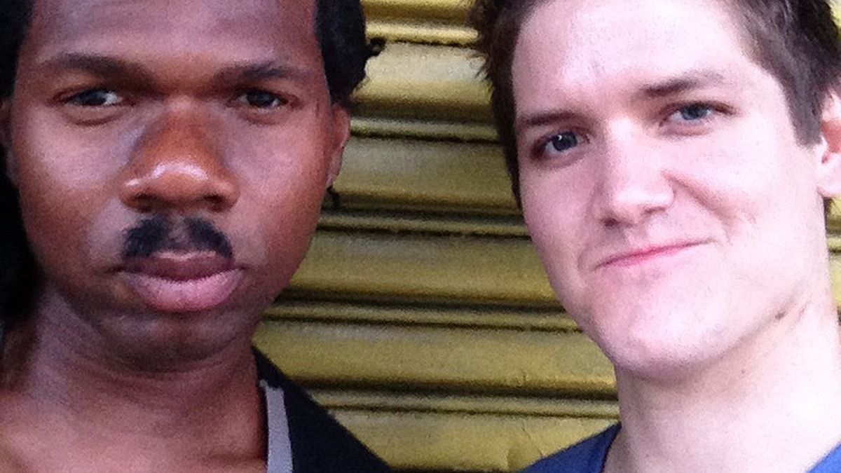 Le enseñó a programar a un indigente que se cruzaba a diario