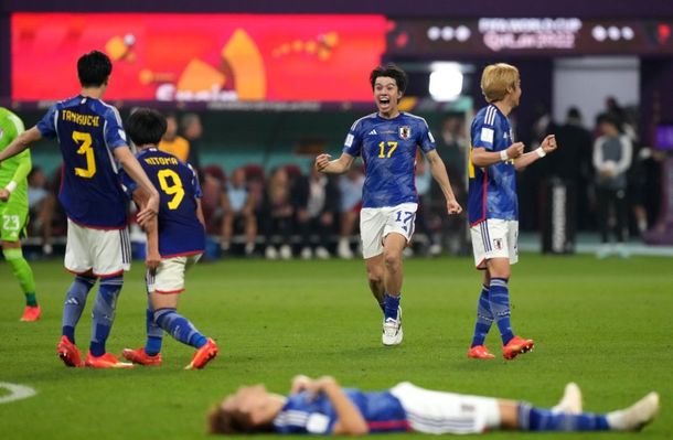 La Barcaza Japón Vs Croacia Por Los Octavos De Final Del Mundial De