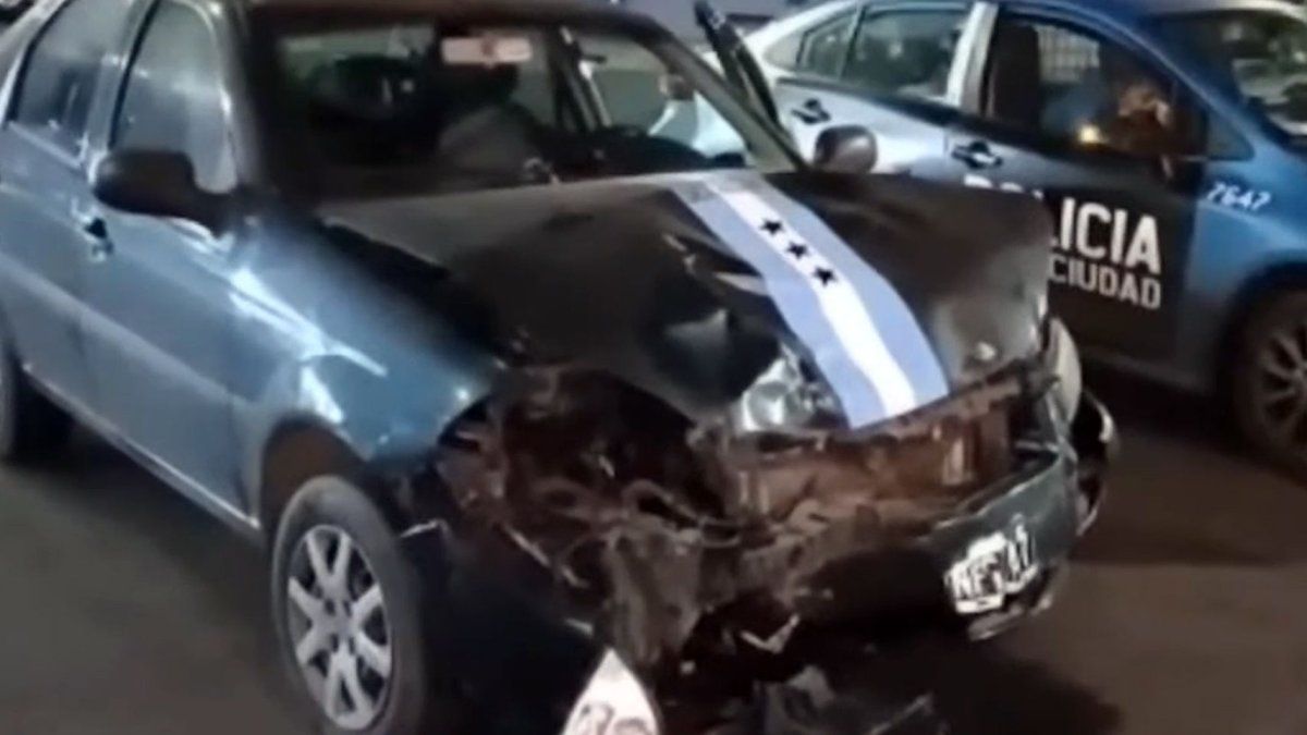 Accidente en Boedo: choque entre un auto y una moto dejó al motoquero ...