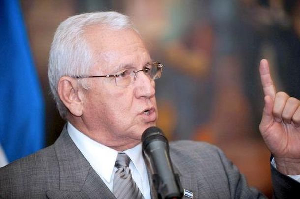 EE.UU. le canceló la visa a Roberto Micheletti