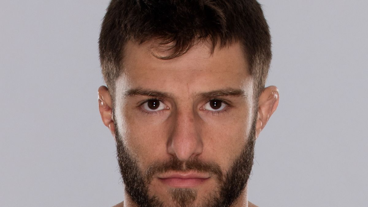 Un personaje en el reality de la UFC: asados para engordar a sus rivales