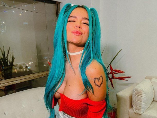 Karol G se mostró en una microbikini roja y las redes estallaron