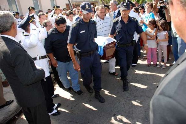 Inhumaron los restos del policía asesinado ayer
