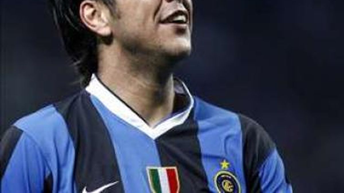 Alvaro Recoba está en los planes de Simeone