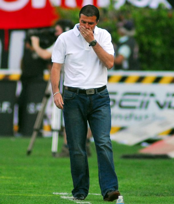 Newells rechazó la renuncia de Gustavo Raggio