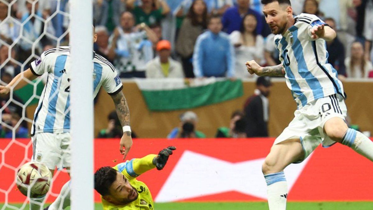 Cómo hicieron dos hermanos para traer al país la pelota del tercer gol ...
