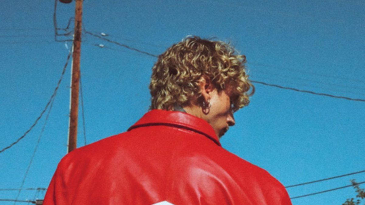 MGK lanza su nuevo single y videoclip Vampire Diaries