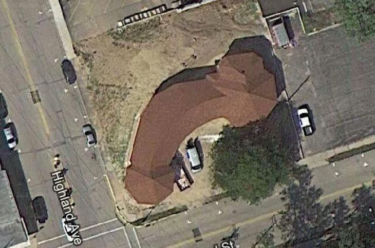 Escándalo por una iglesia con construcción con forma fálica