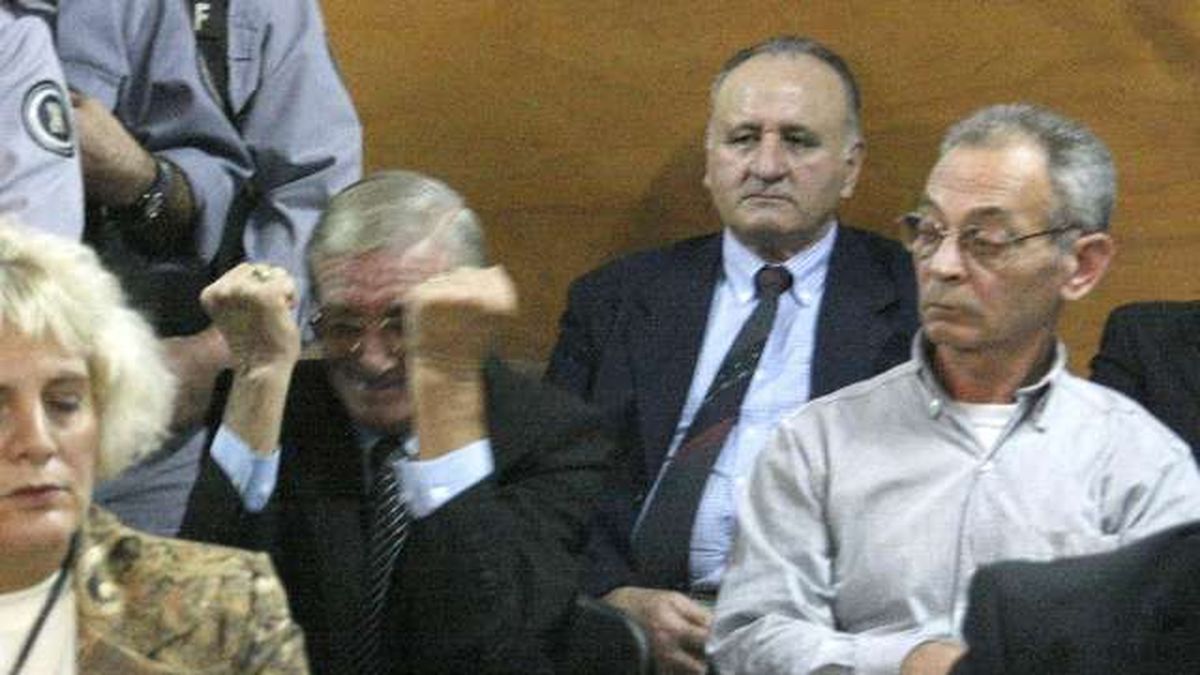 Perpetua a 8 represores