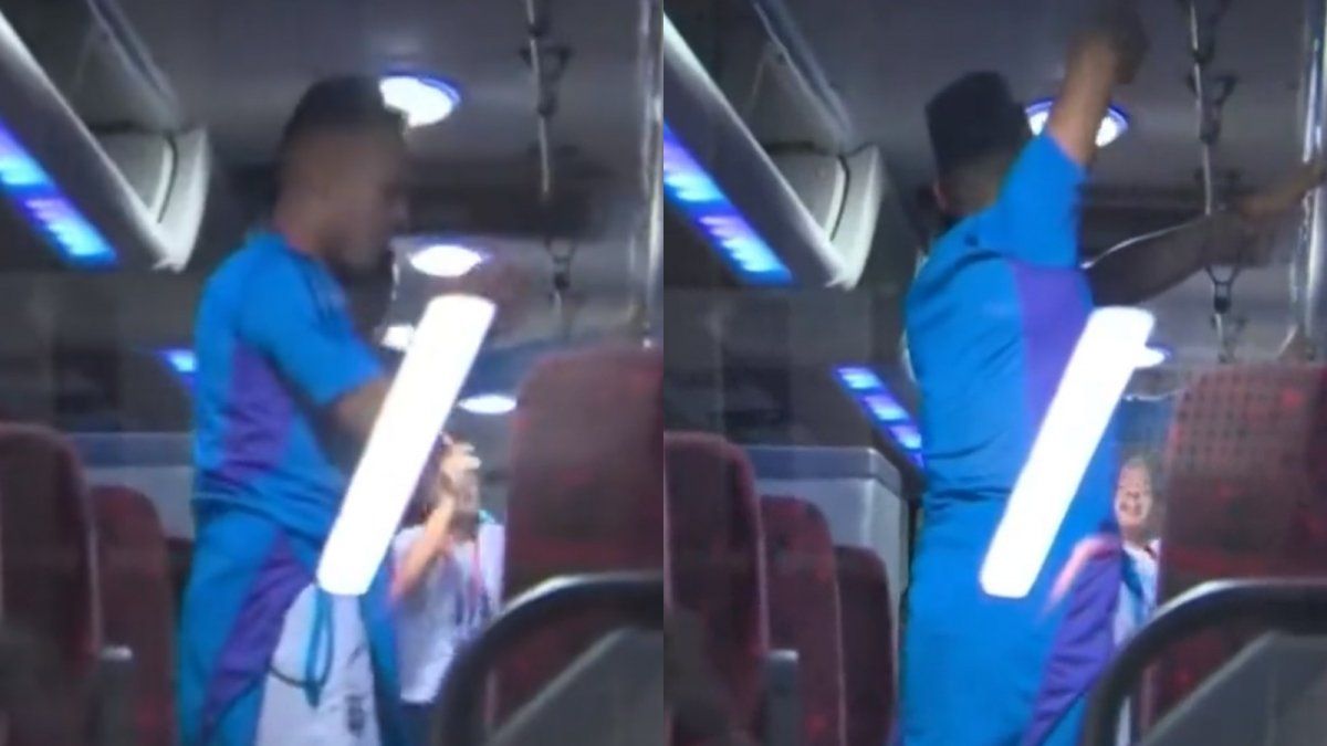 A puro canto: así llegó el micro de la Selección Argentina al estadio