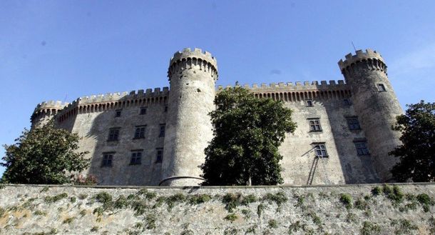 La sorprendente historia del castillo donde se casaron