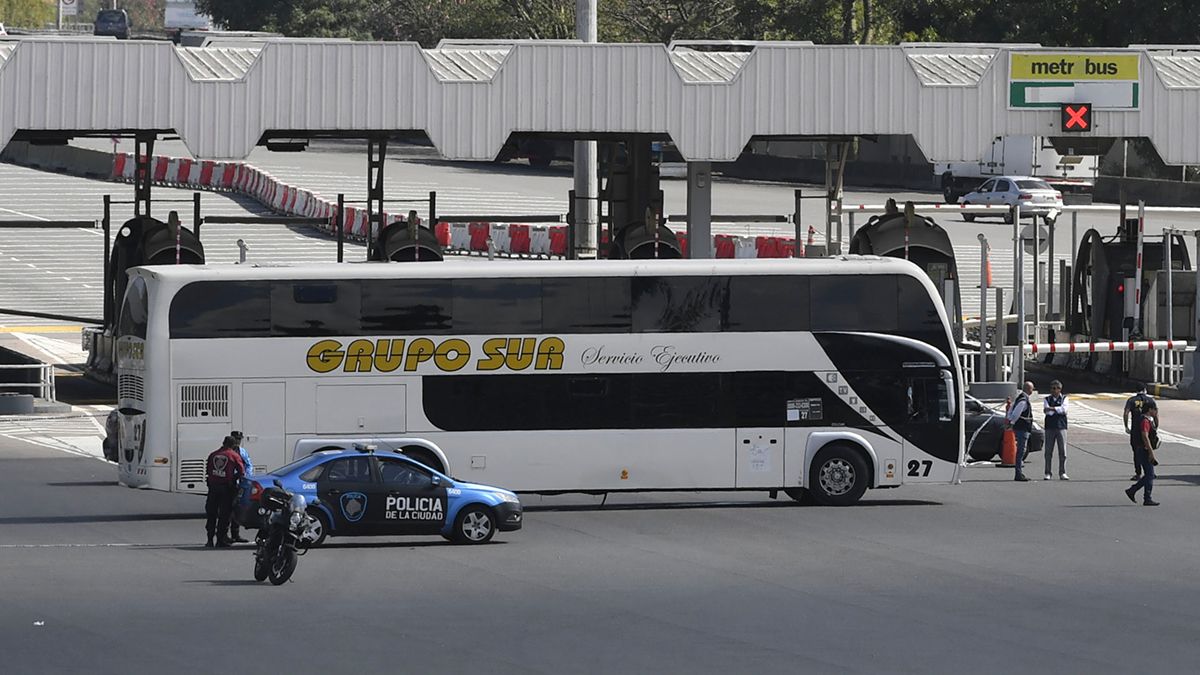 Cuarentena obligatoria: detienen en Parque Avellaneda a otro micro con ...