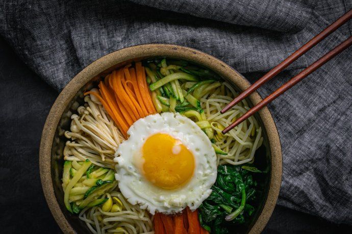 Qué es el bibimbap coreano: ingredientes y receta