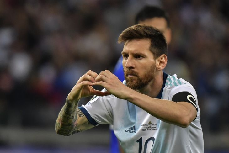 Le escribió borracho a Messi y su mensaje estalló: Sacanos de ésta por ...