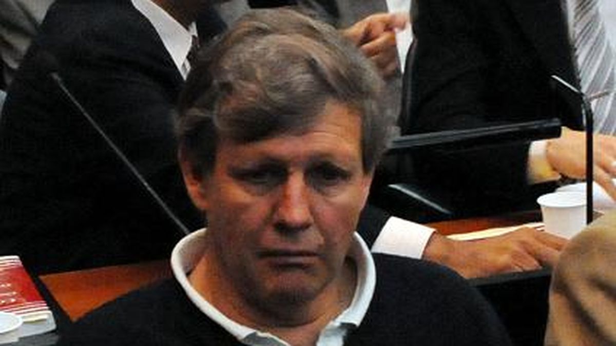 Astiz lleva libro sobre la subversión a su juicio por las desapariciones