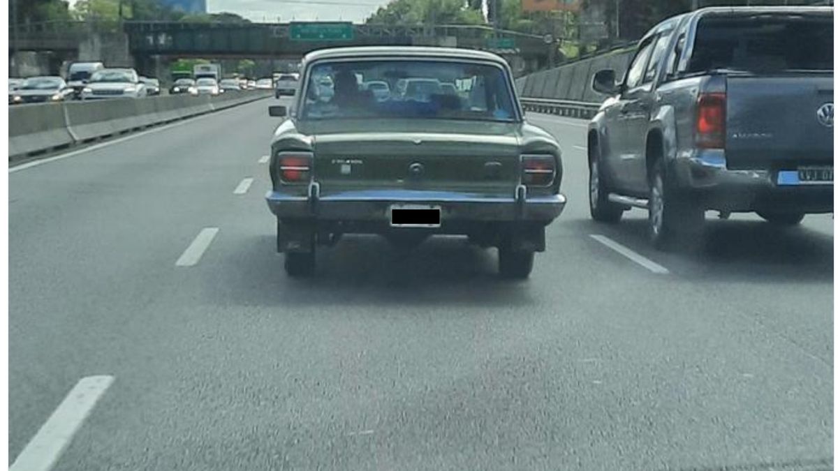 Salió con un Falcon verde el 24 de marzo y se volvió viral