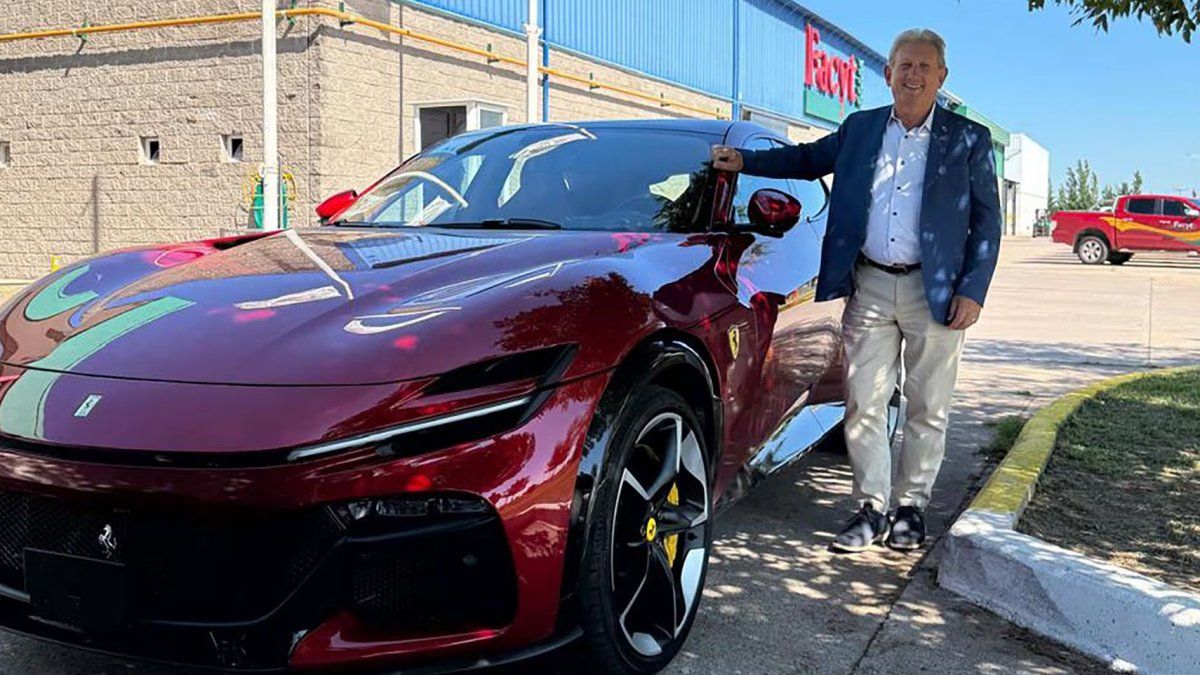 Quién es Héctor Laca, el dueño del único Ferrari Purosangue que hay en ...