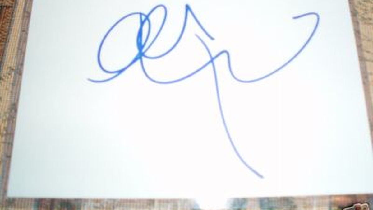 Más que garabatos: el ranking de autógrafos de los famosos