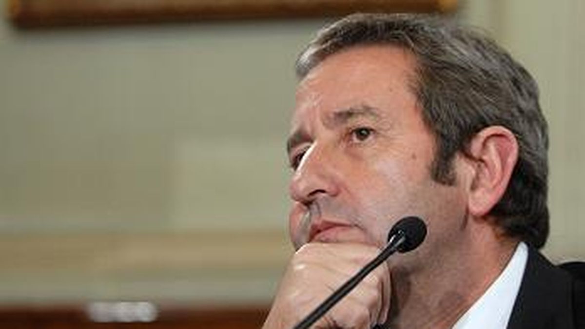 Cobos aprovecha su alta popularidad para armar una nueva concertación