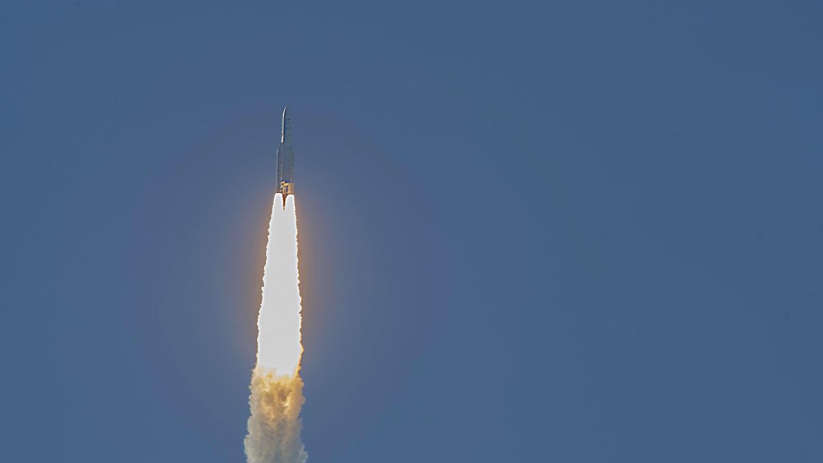 El Arsat-2 completó una nueva maniobra y ya se encuentra en una tercera ...