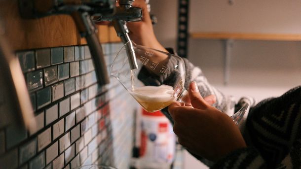 ¿Por qué se sirve la cerveza IPA en copa?