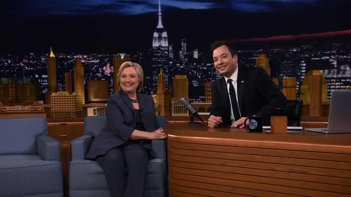 En medio de rumores de enfermedad, Jimmy Fallon recibió a Hillary ...