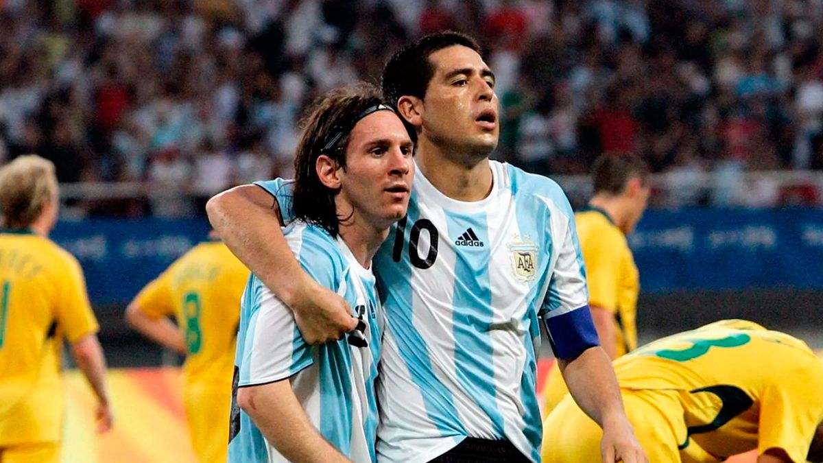 La foto de Messi con Riquelme y la camiseta de Boca