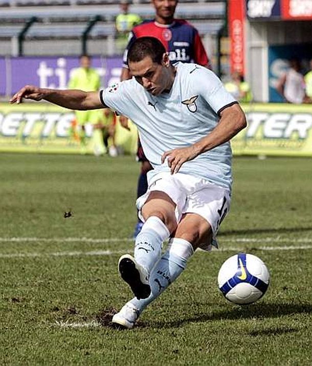 En Italia se pelean por ver quién descubrió a Mauro Zárate