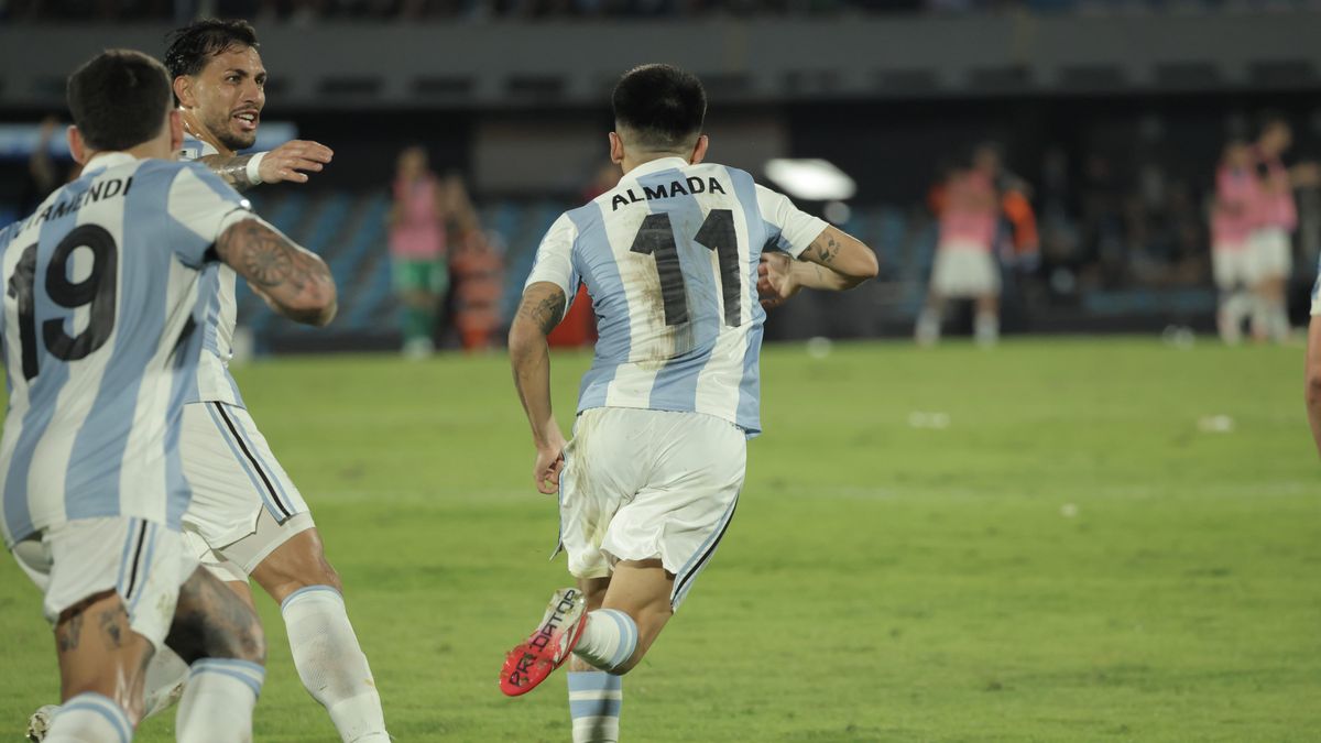 El impresionante golazo de Thiago Almada para poner en ventaja a la ...