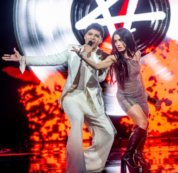 Furor: así fue la presentación de Lali Espósito y Alan Lez en la final ...