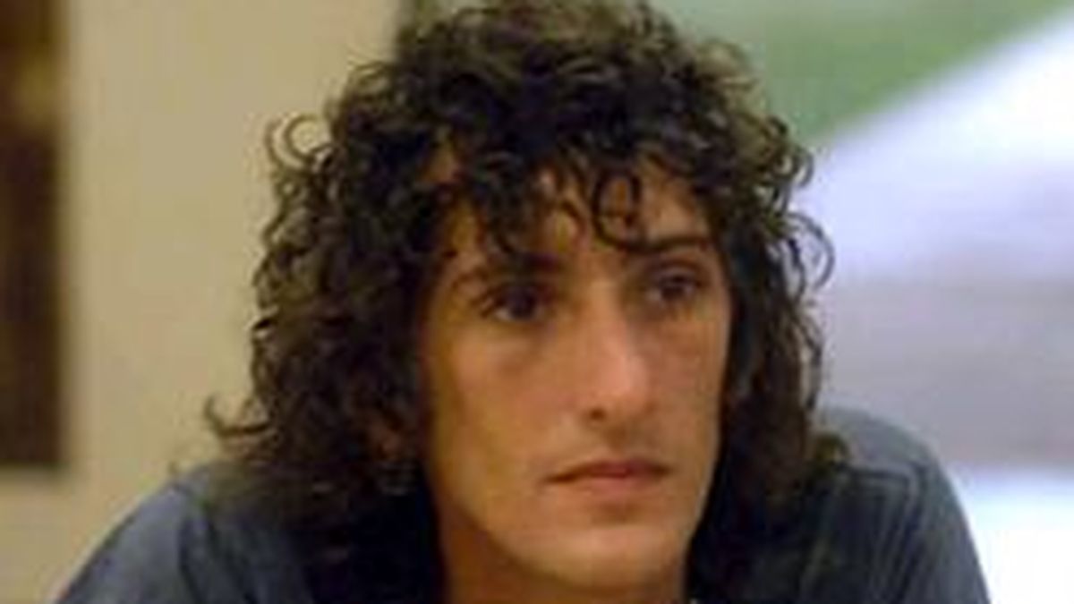 Empresario y ahora cantante