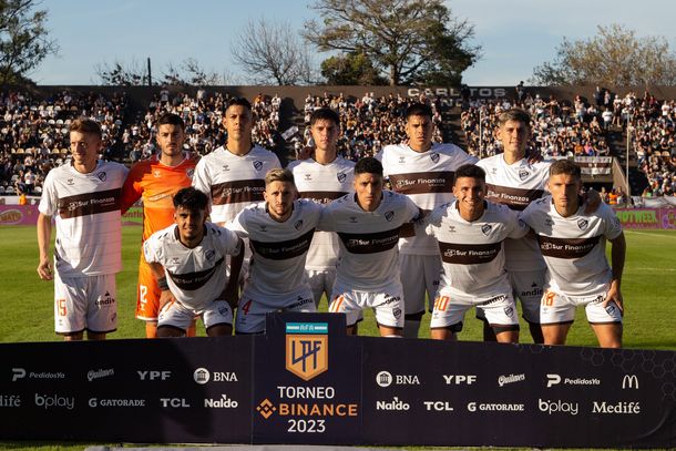 Platense goleó 3-0 a Racing y profundizó la racha negativa de la Academia