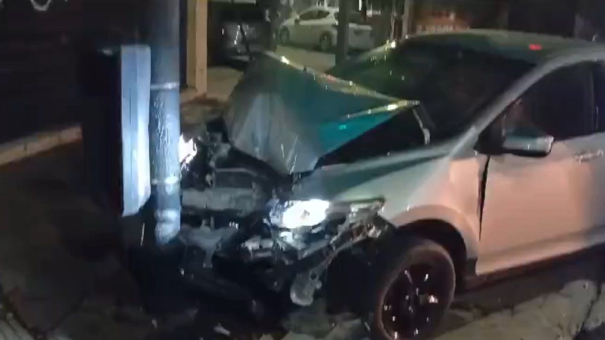 Fuerte choque en San Cristóbal: uno de los conductores abandonó su auto ...