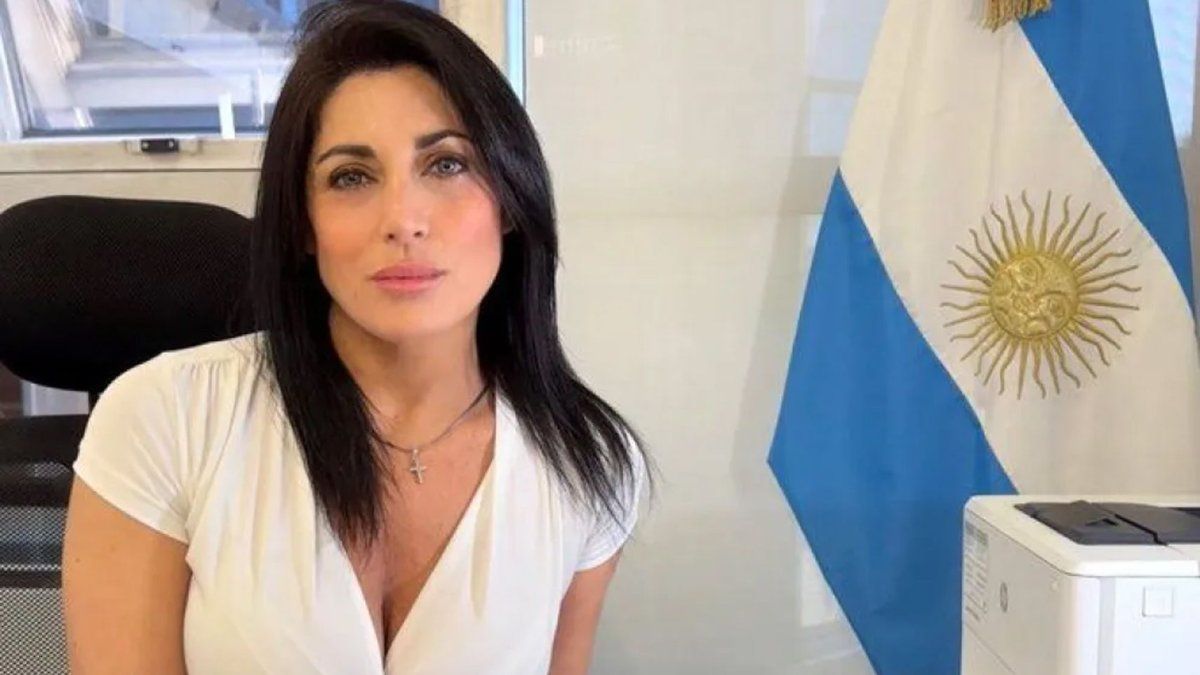 La diputada analfabeta Juliana Santillán, cada vez más burra: CLUACAS