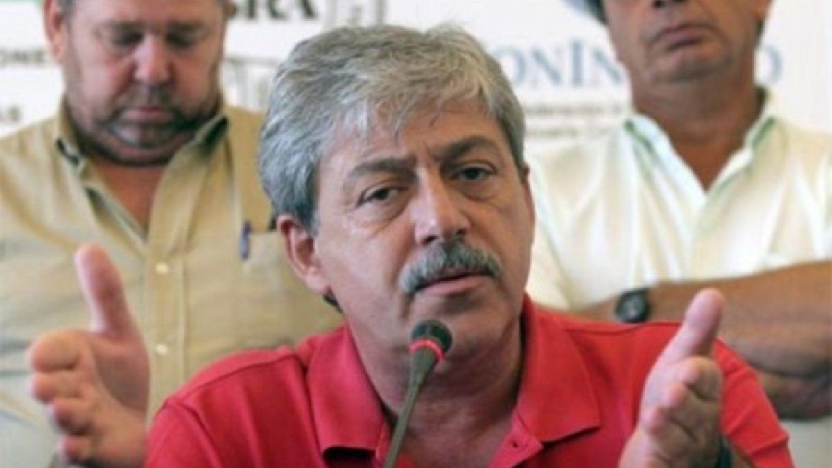 Eduardo Buzzi: Los monopolios alimenticios tienen agarrados de las ...