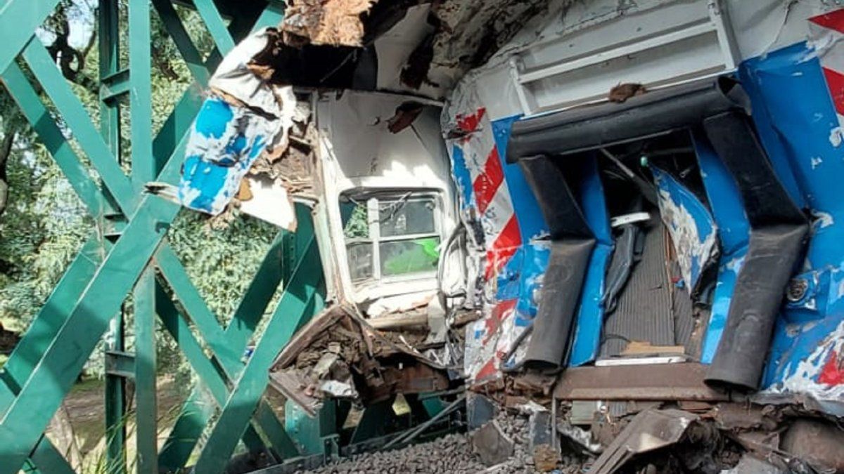 Una formación del Tren San Martín chocó contra una locomotora en Palermo