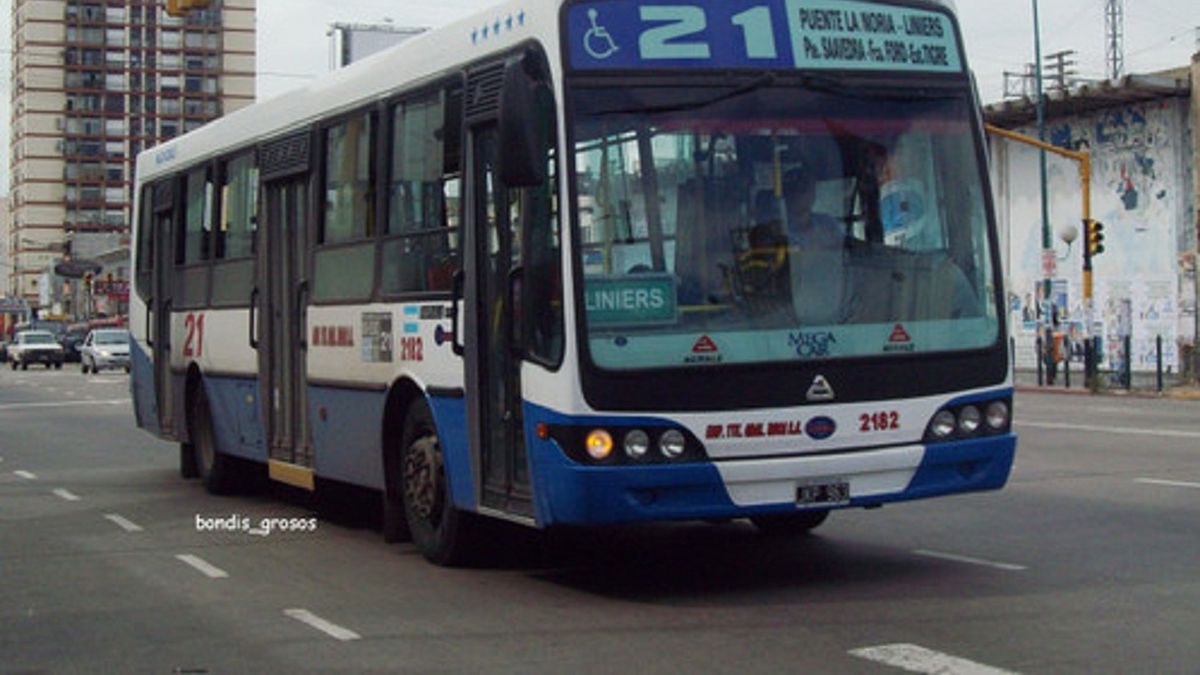 Balearon a un colectivero de la línea 21 durante un asalto en Puente ...