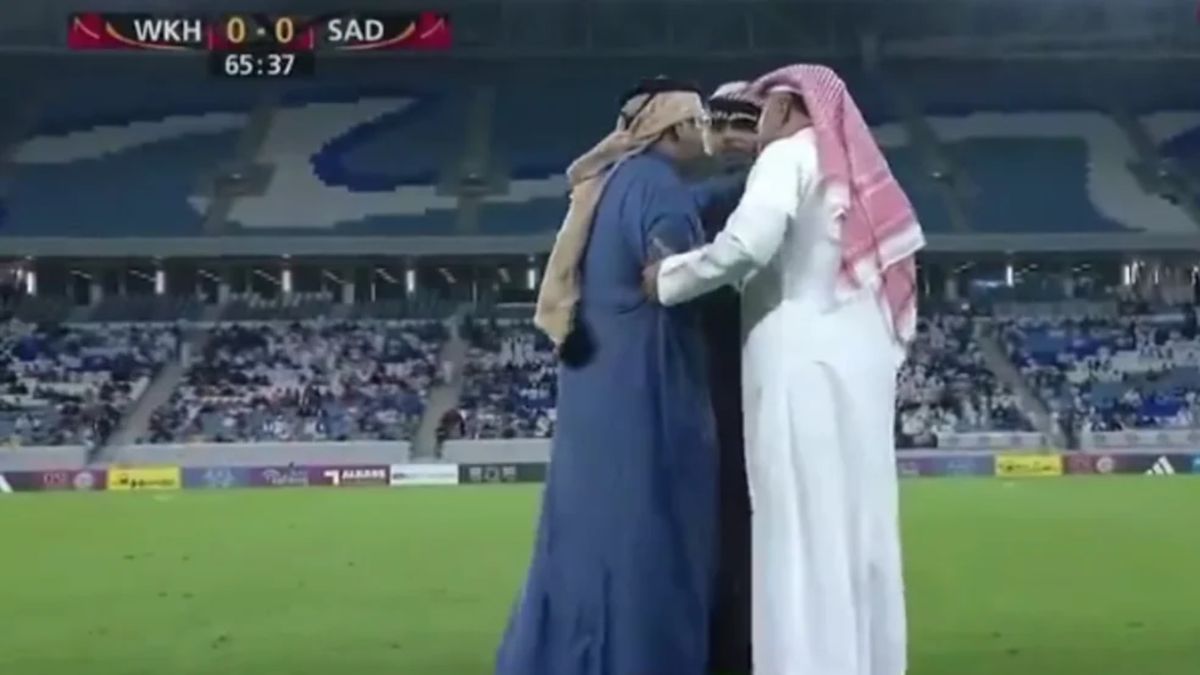 Insólito: un jeque se metió en la cancha por no estar de acuerdo con un ...