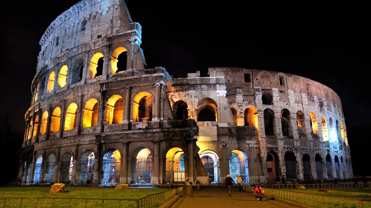 Como la Torre de Pisa, ahora se inclina el Coliseo de Roma