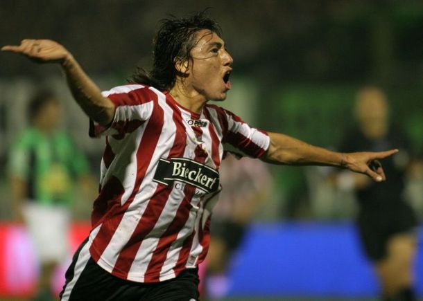 Estudiantes ganó y se acercó a la punta